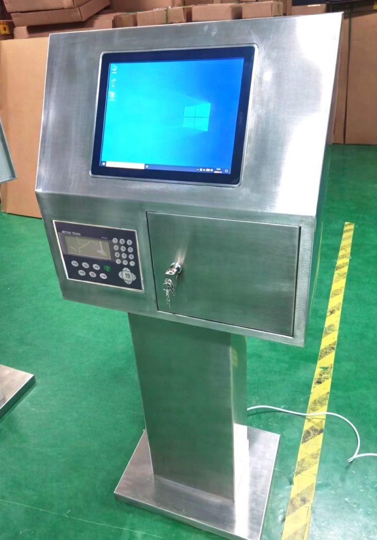 Panel PCs for Traceability and Continuous Operation